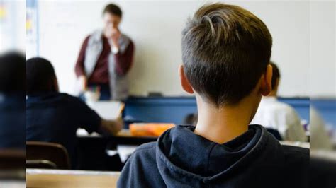 മകൾക്ക് അഞ്ചാം ക്ലാസില്‍ ലൈംഗിക വിദ്യാഭ്യാസം യുഎസില്‍ സ്‌കൂളിനെതിരെ അമ്മയുടെ പ്രതിഷേധം Mother