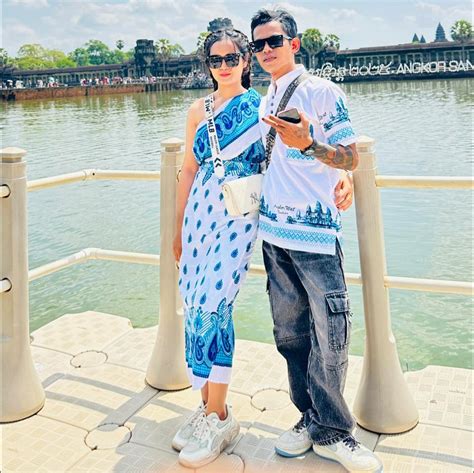 ឥឡូវពិបាកណាស់ ស្រីណេ ឧត្តរមានជ័យ Facebook