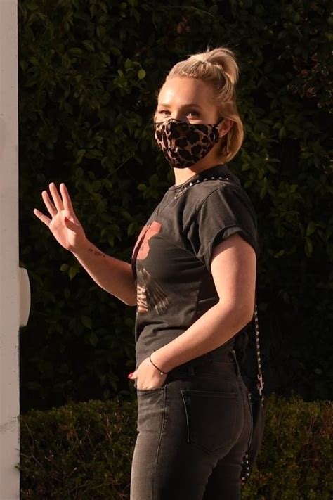 Hayden Panettiere Out In Beverly Hills 10272020 • Celebmafia