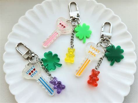 🍀행운가득🍀네잎클로버키링 행운키링 럭키스타 우정템 수험생선물 친구생일선물 에이블리