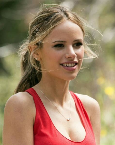 Halston Sage In A 8 X 10 Glossy Photo 6606 Ebay