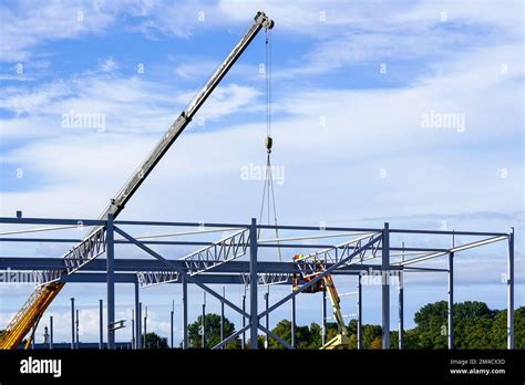 New Building Steel Framework Assembly Using Telescopic Boom Crane And