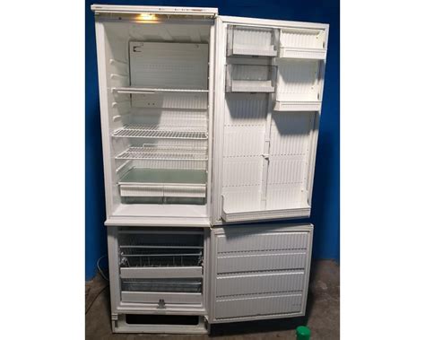 Купить VESTFROST KF 355-d483 Холодильник двухкамерный 271L 2 ...