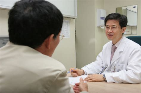 추간판 탈출증 통증 참지 말고 적극 치료 권장 헤럴드경제