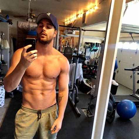 Nick Bateman Hollywood Actor Wearing Clothes Perfect Gym