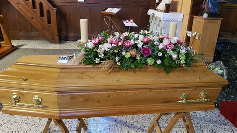 Dessus De Cercueil Au Pistyle Fleuriste Echallens
