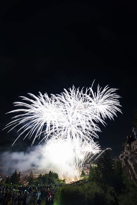 Feux Dartifice Bulgarie Leurope Photo Stock Image Du Fireworks Couleur 135688058