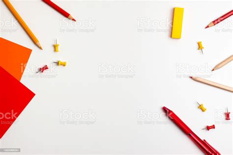 위에서 문구 플랫 누워 학교 및 온라인 학습 개념으로 돌아가기 교육 0명에 대한 스톡 사진 및 기타 이미지 0명 개념 개체 그룹 Istock