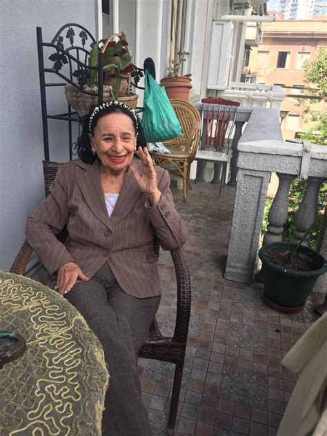 ტირილი ამიტყდა როცა შევარდნაძემ დამირეკა მედიკო შენ მიიღე სახალხო არტისტის წოდებაო