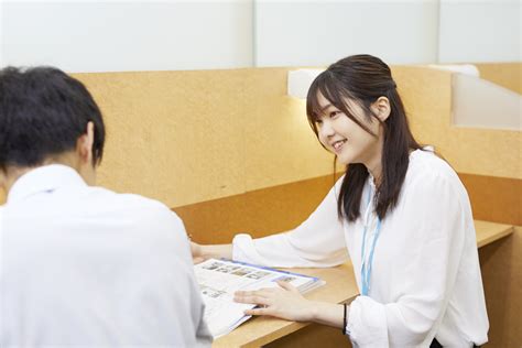 塾 バイト 髪 色