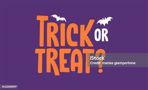 트릭 또는 비행 박쥐로 레터링 디자인을 치료하십시오 할로윈 카드 또는 배너 유령 디자인 10월에 대한 스톡 벡터 아트 및 기타 이미지 10월 가을 개념 Istock