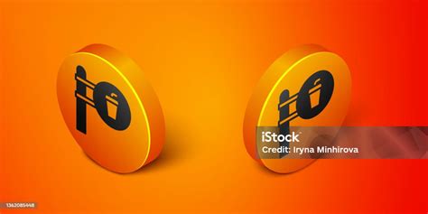 주황색 배경에 격리 된 Isometric 카페 및 레스토랑 위치 아이콘 포크와 숟가락 식당 표지판 은 핀 포인트 내부 주황색 원 버튼 벡터 3차원 형태에 대한 스톡 벡터