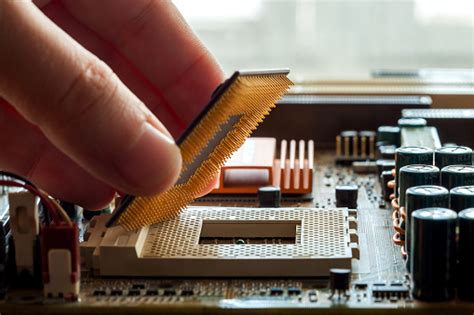 플러그 인 Cpu 마이크로프로세서 마더보드 수 있습니다 Cpu에 대한 스톡 사진 및 기타 이미지 Cpu 콘센트 개선