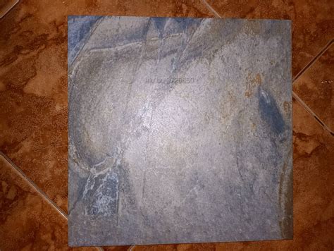 Продавам гранитогрес Строителни материали Варна Продавам гранитогрес един квадрат раз