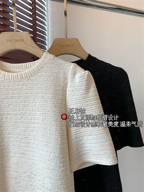 夏新款 滿天星河燙亮片細膩立體肌理感斜線拼接圓領正肩短袖T恤 Classique 真經典 060304 Yahoo奇摩拍賣