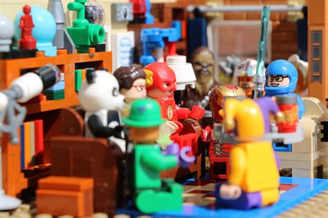 The Big Bang Theory Lego Nerd Party Im Neuen Ideas Set Zusammengebaut