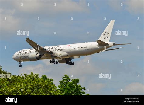 Singapore Mar 27 2019 9v Swi Singapore Airlines Boeing 777 300er