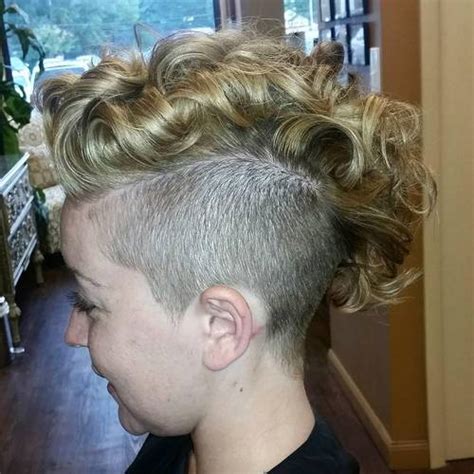 25 Exquisite Curly Mohawk Hairstyles For Girls And Women