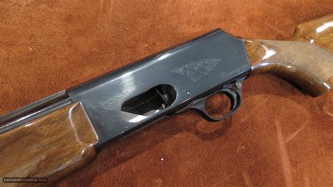 Browning 2000 12ga 2 34shell 28bbl Semi Auto Shotgun Wcase