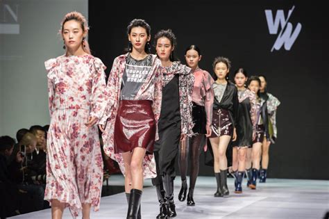 韩国设计师品牌联合秀，带你领略新锐极致韩风【时装周 时尚周】 风尚中国网 时尚奢侈品新媒体平台