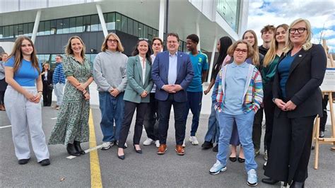 Bernard Drainville Inaugure Les écoles Des Navigateurs Et Des Échos