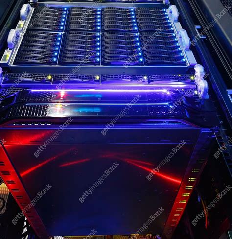 bottom view on cluster storage of supercomputer in data center 이미지 601103332 게티이미지뱅크