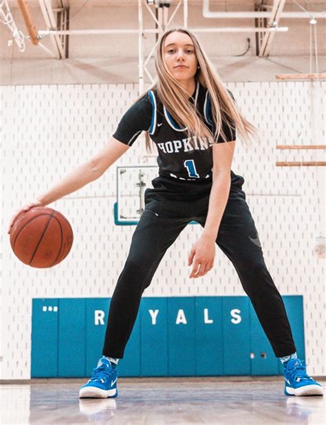 Paige Bueckers Body Measurements Height Weight Shoe Size Statistics
