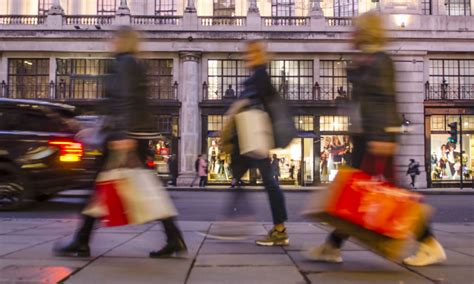 Big Banks Consumers Keep Spending Despite Tariff Worries