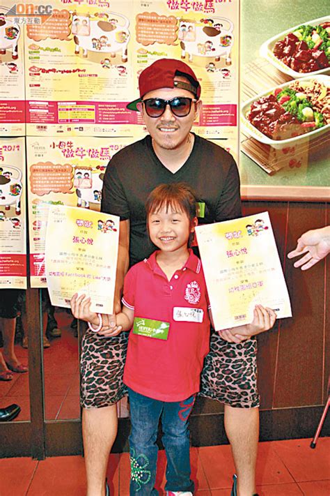 MC Jin鼓勵囝囝做善事 東方日報