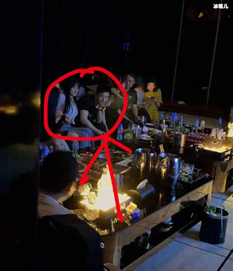 黄晓明被曝婚变，疑似酒吧买醉独自伤心！ 明星 冰棍儿网