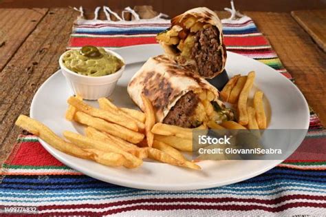 멕시코 음식 타코 과카몰리 할라피뇨 고추 퀘사디아 나초 토르티야 텍스멕스 요리 건강식 매운 토마토 양파 건강한 생활방식에 대한 스톡 사진 및 기타 이미지 Istock