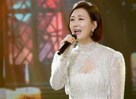 ★건축가가 만드니 다르네…장윤정 100억대 빌라 산 까닭 한국경제