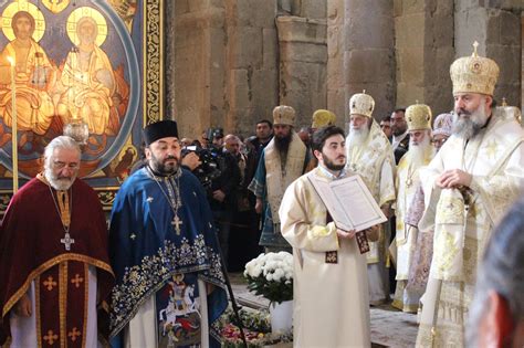 მამა მეუფე შიოს პატივისცემით ვულოცავთ დაბადების დღეს არ მგონია რომელიმე ეკლესიას ესეთი