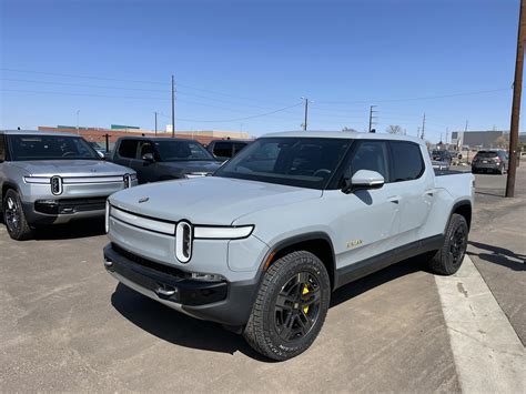 Video Limestone Color Shows Its Chameleon Nature On This Rivian R1t