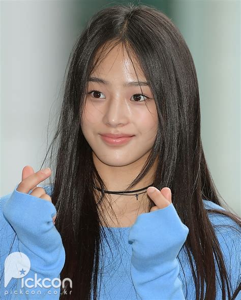 뉴진스 민지 끝까지 아이컨택 해주는 천사 포토
