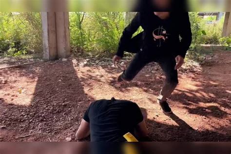 人贩子捂晕妈妈抱走孩子男子见义勇为出手制止与人贩子展开一场激烈战斗 人贩子 见义勇为 男子