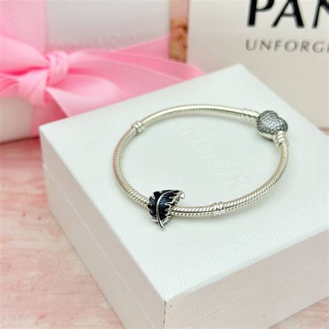 Срібний шарм пандора перо Pandora — ціна 830 грн у каталозі Шарми Купити аксесуари за доступною