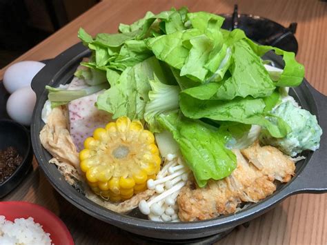 葷素共食 津鍋健康鍋 桃園 津鍋健康鍋大有店，店內座位很多，健康素食鍋給的料不少，內用有白飯、飲料、咖啡、冰淇淋無限吃到飽分享給你們。 店