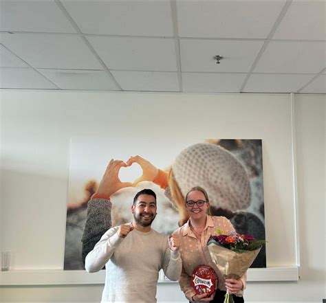 Yeah Romini Heeft Vandaag Haar Vaste Contract Gekregen Dat Moet