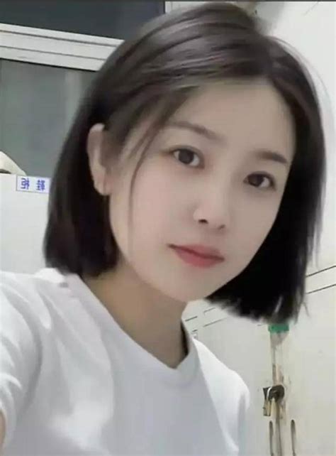 四川一美女护士走红颜值堪比秦岚气质清纯笑容堪称一绝 短发 医护 工作