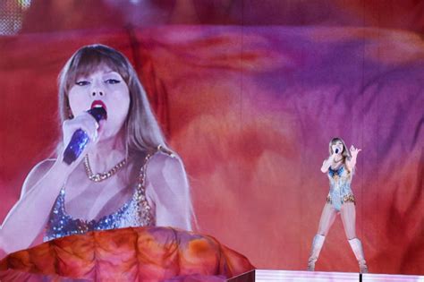 Taylor Swift Officially Declared A Billionaire By Forbes