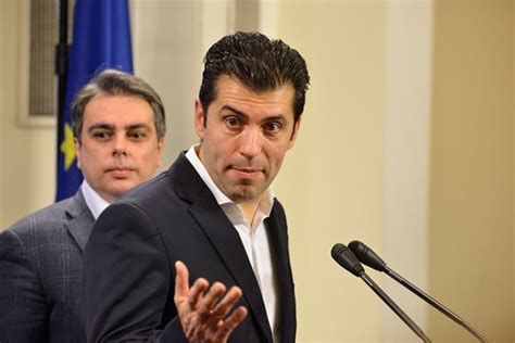 Кирил Петков и Асен Василев ще участват в европейски форум за отбрана