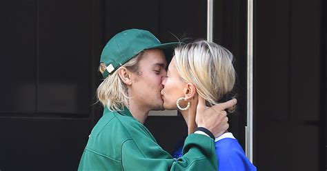 저스틴 비버♥헤일리 볼드윈 주위 신경 안쓰는 길거리 키스[파파라치컷]