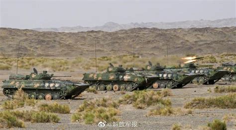 酷图直击！解放军合成营实弹战术演练新浪图片
