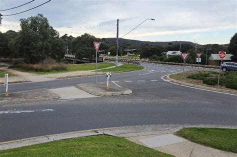 14 Unsignalised Intersection