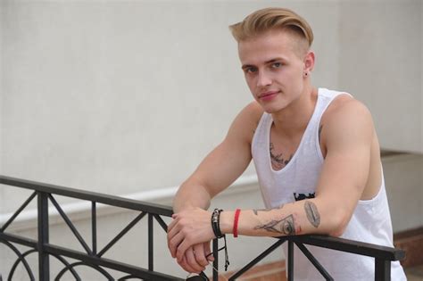 Page 2 Shemale Twink Pictures Freepik