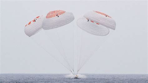 Астронавти се завърнаха на Земята с капсула на Spacex след 5 месечен престой на МКС Новини бг