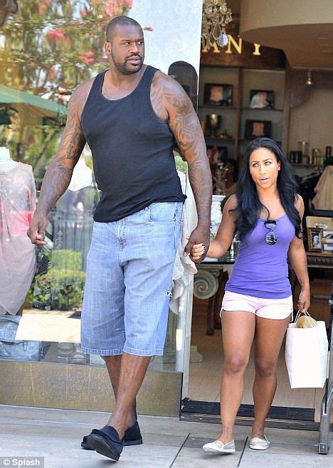 Shaquille Oneal With His Tiny Bride 5 Pics