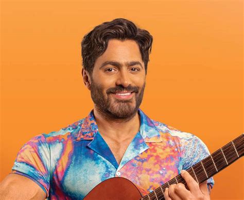 تامر حسني يكشف عن أول أغنية بألبومه الجديد من حفل أبو ظبي فيديو