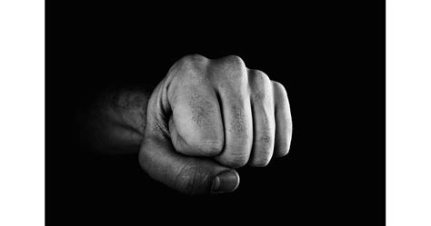 Мъж преби приятелката си край Перник